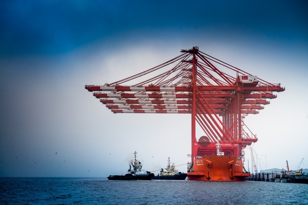 Liverpool 2 mega cranes arrive from China - Place North West